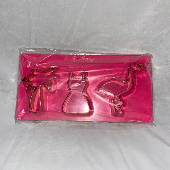 Lilly Pulitzer | Kitchen | Lilly Pulitzer Cookie Cutters Set Of 3 New ...
